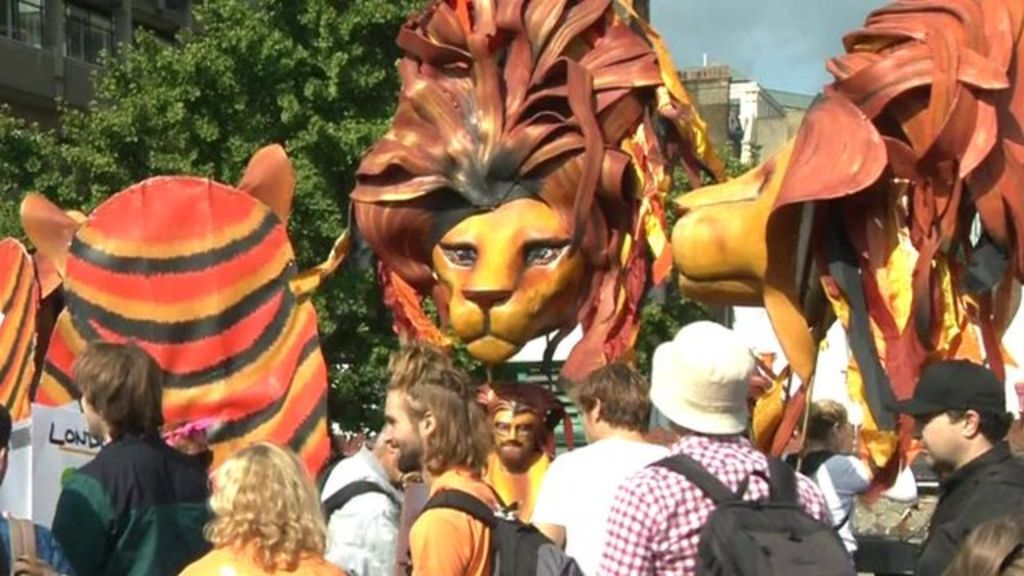 People's Climate March: London rally 'in full swing' - BBC News