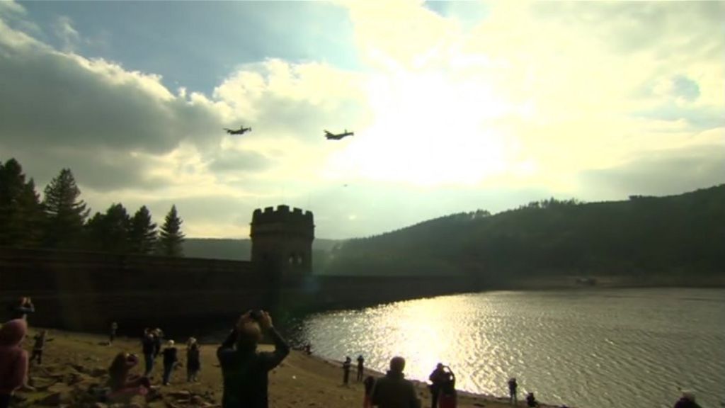 Lancaster bombers fly over Derwent Dam - BBC News