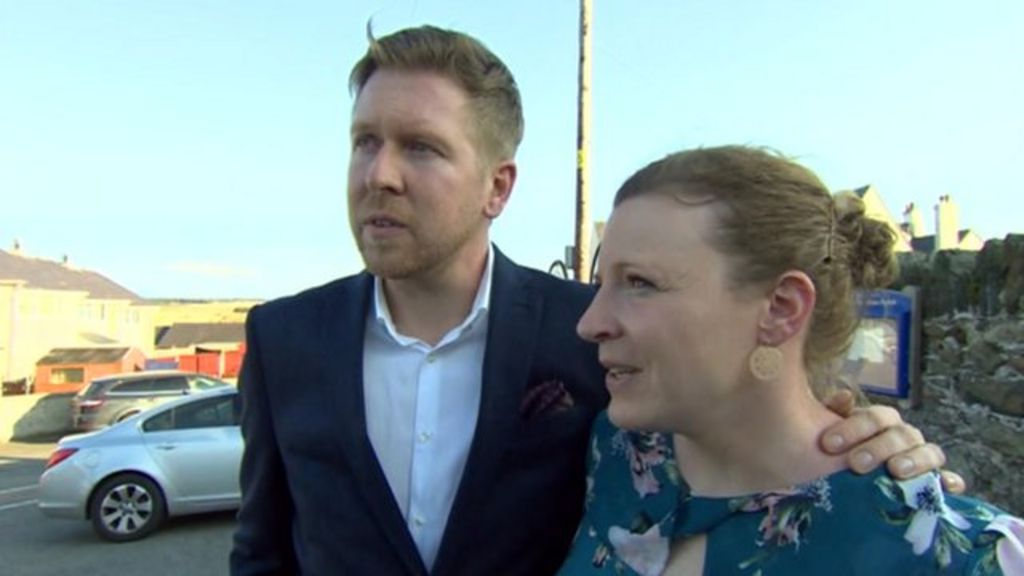 Family attends memorial to Isaac - BBC News