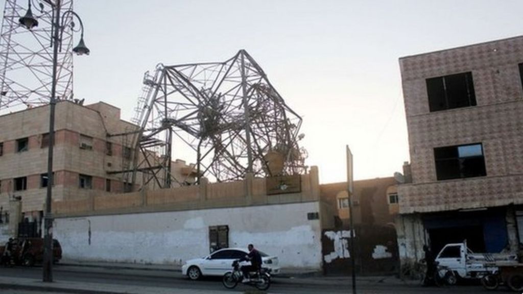 Inside Raqqa after US air strikes - BBC News