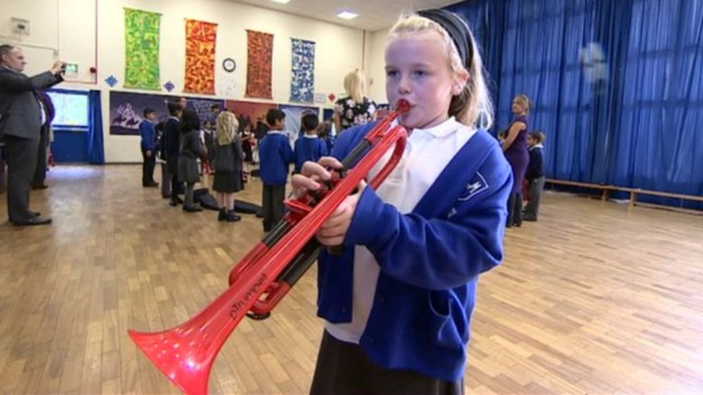 Plastic power - the new trumpets sounding off in school - BBC Newsround