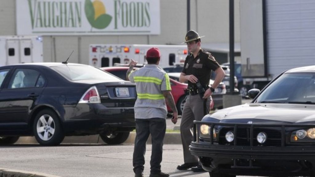 Fired US worker beheads female colleague - BBC News