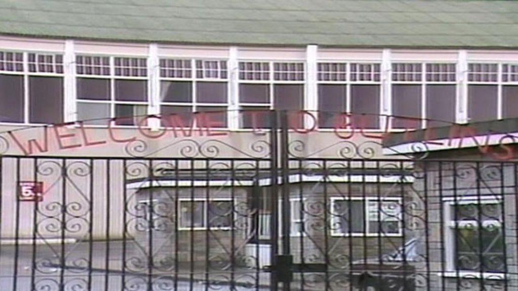 Archive: Butlins in Barry Island in 1986 - BBC News