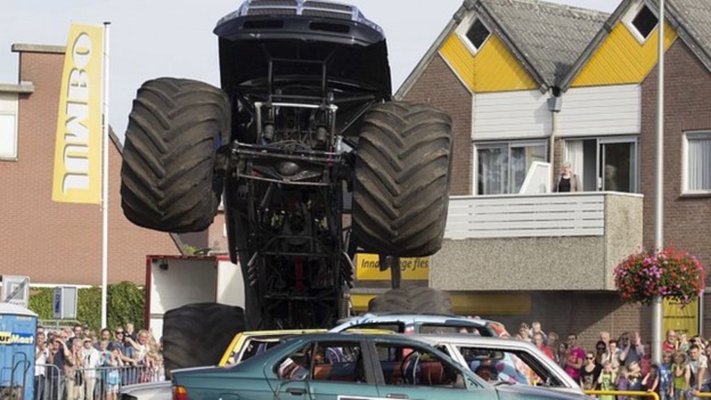 Netherlands 'monster truck' crash kills three at show - BBC News