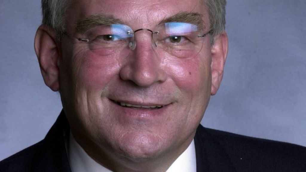 Richard Barnes, former Tory deputy London mayor, backs UKIP - BBC News