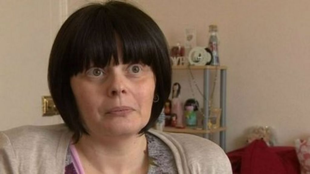 Victim donates thousands to hospital that missed cancer - BBC News