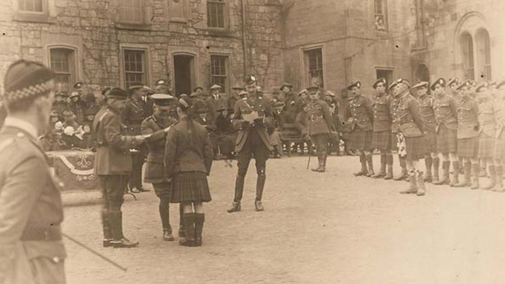 Stirling Castle's WW1 role remembered - BBC News