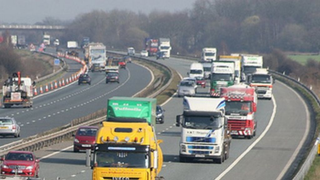 Drivers warned of closures on M62 in West Yorkshire - BBC News