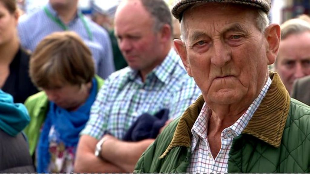 Dairy farmers protest over milk price cuts - BBC News
