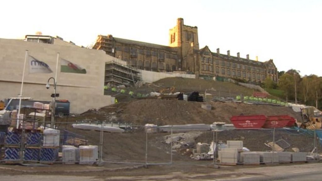 £45m Pontio arts centre in Bangor cancels first show - BBC News