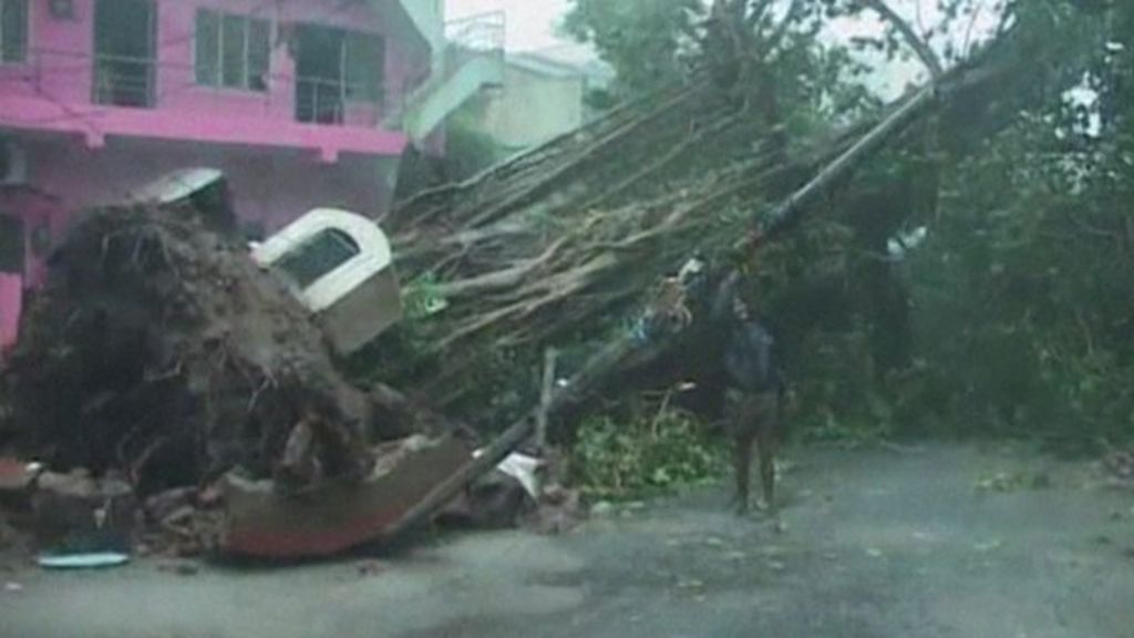 Cyclone Hudhud causes widespread damage in eastern India - BBC News