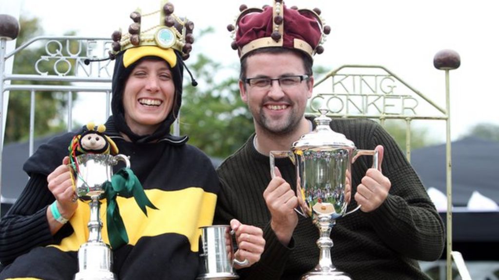 King of the conkers crowned - BBC Newsround