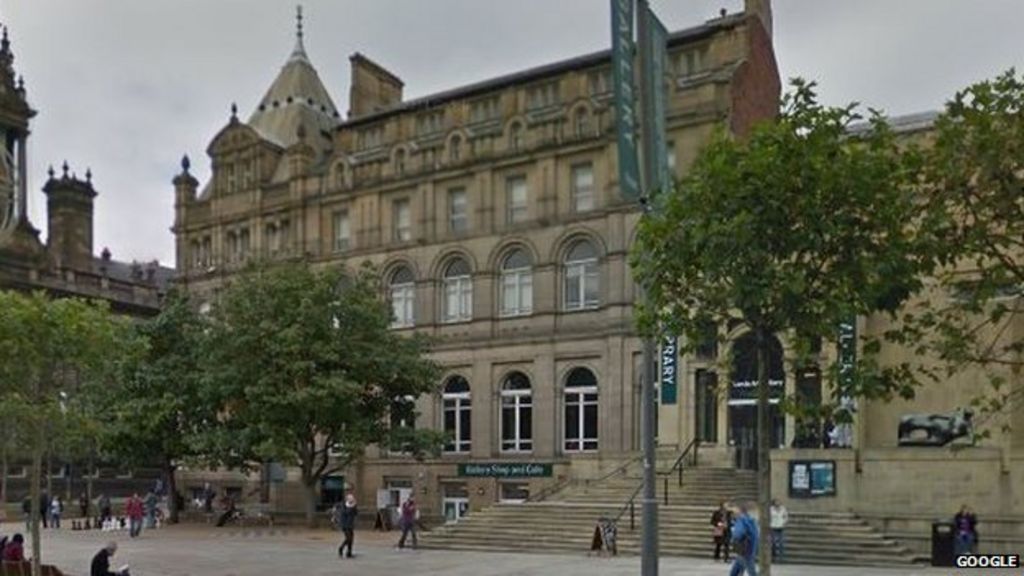 Leeds libraries to introduce shorter opening hours - BBC News