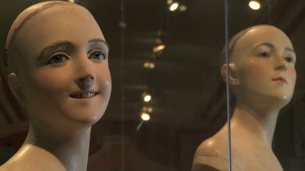 The secret lives of mannequins - BBC News