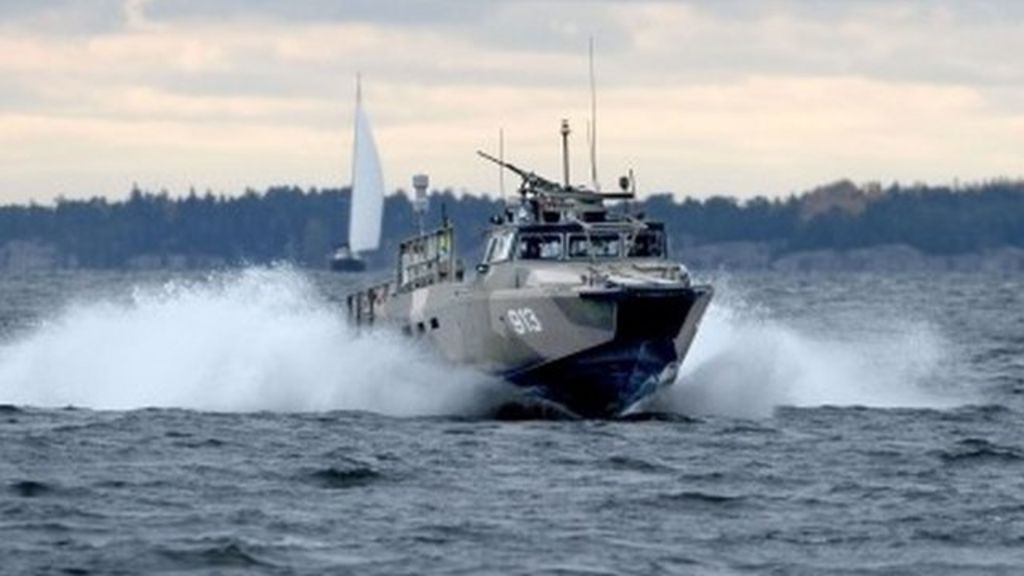 Sweden steps up 'mystery sub' hunt off Stockholm waters - BBC News