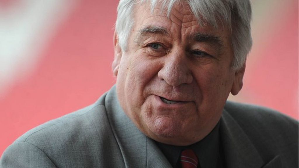 Phil Bennett remembers 'colourful' character Stuart Gallacher - BBC Sport