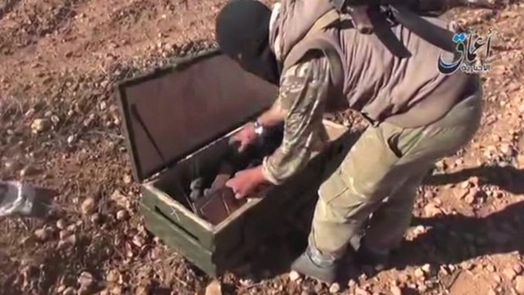 Video 'shows IS militants with airdrop weapons' - BBC News