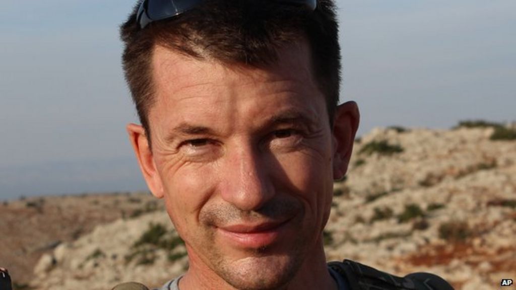 John Cantlie: IS hostages face waterboarding for escape attempts - BBC News