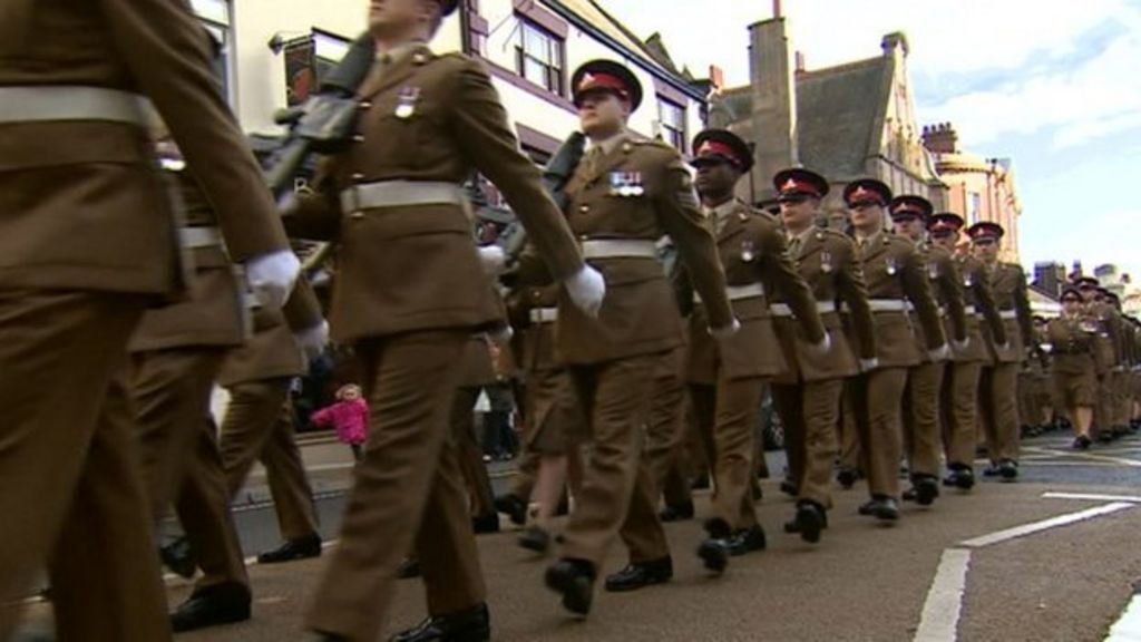 Parade marks 39 Regiment Royal Artillery's farewell - BBC News
