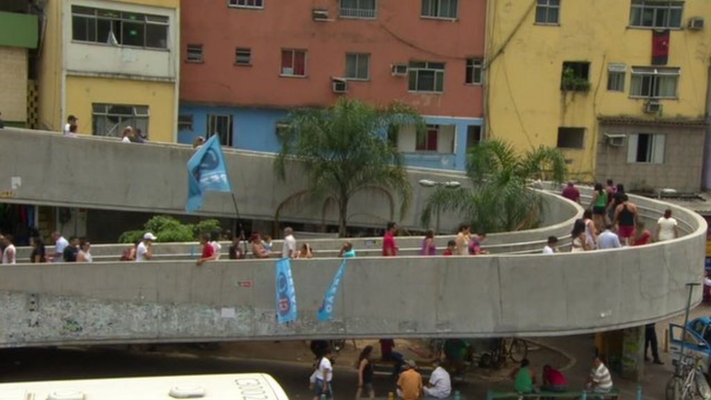 Brazilian elections: Voting divided along class lines - BBC News