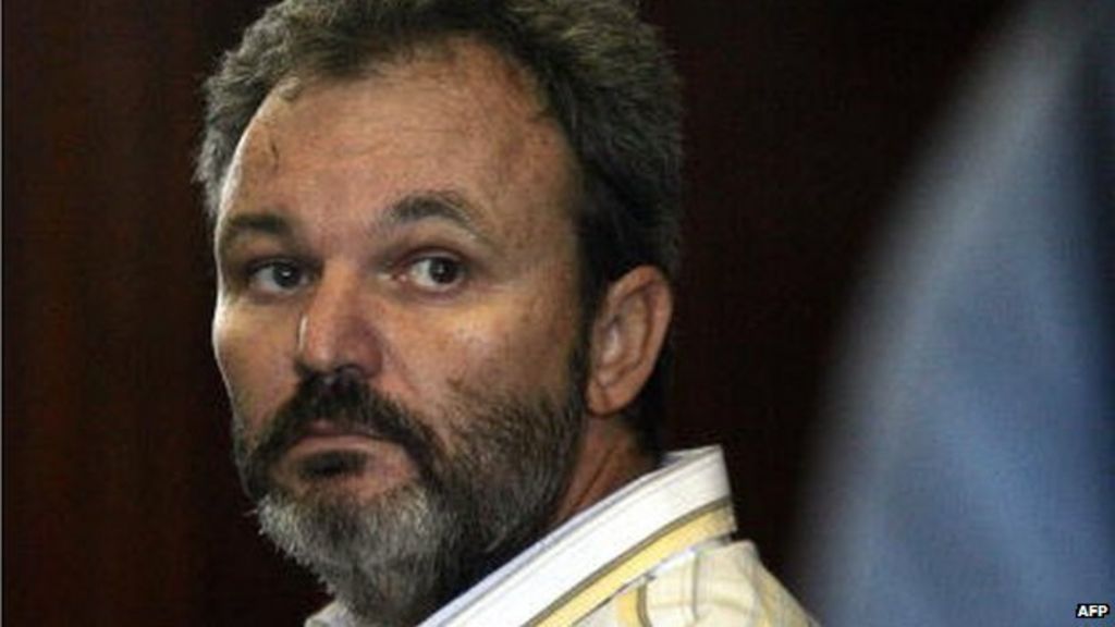 Australia conman fugitive Peter Foster convicted - BBC News