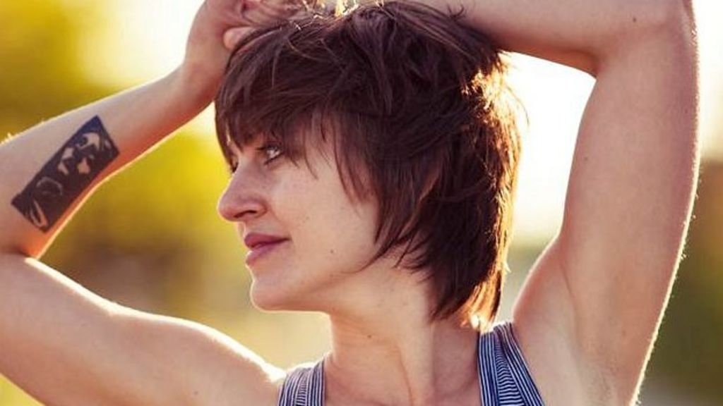 Singer Anais Mitchell's folk opera ambitions - BBC News