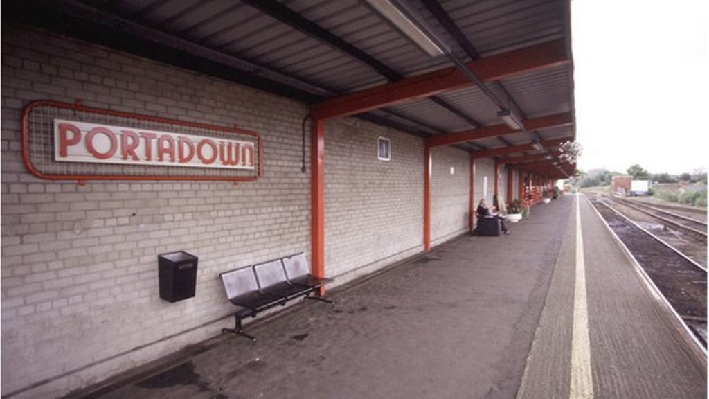 Portadown-Armagh railway: 10,000 sign petition in favour - BBC News