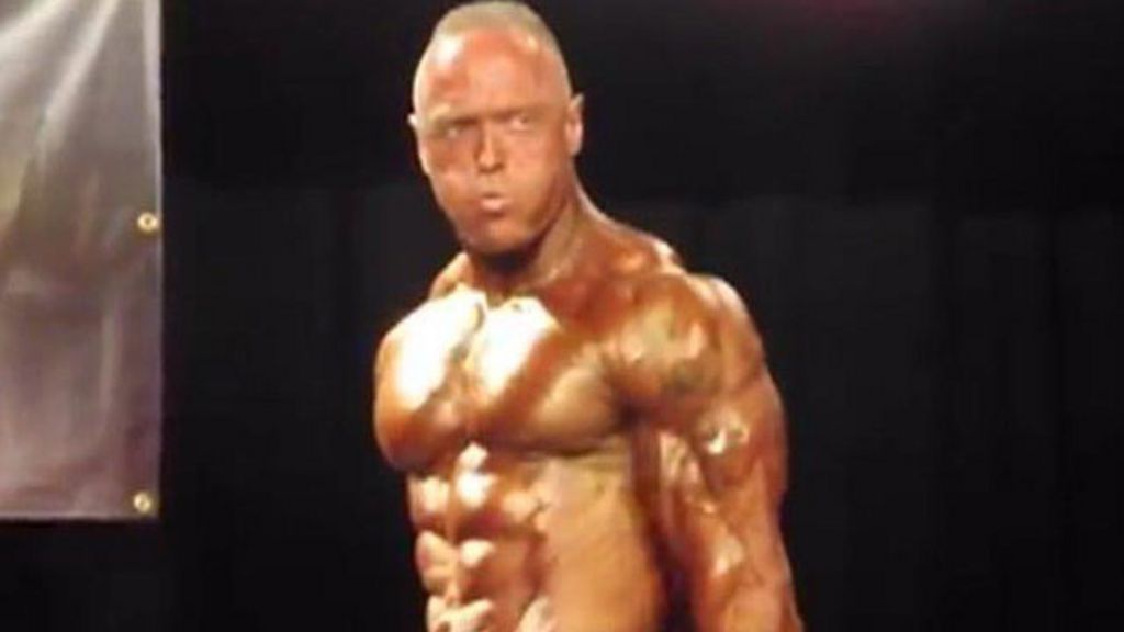 Video of bodybuilder Peter Beddoe jailed for fraud - BBC News