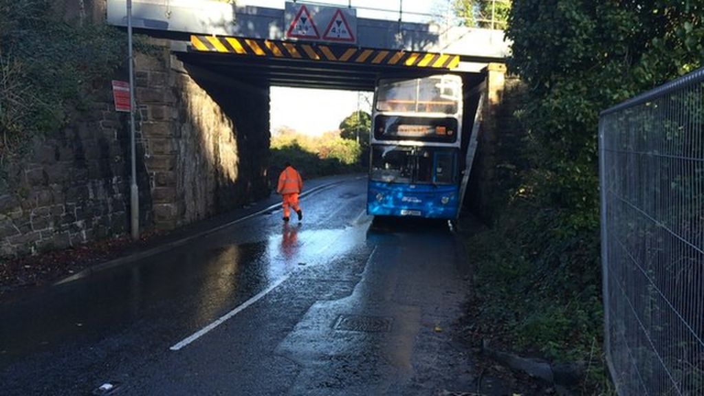Ulster Bus passengers describe bridge crash - BBC News