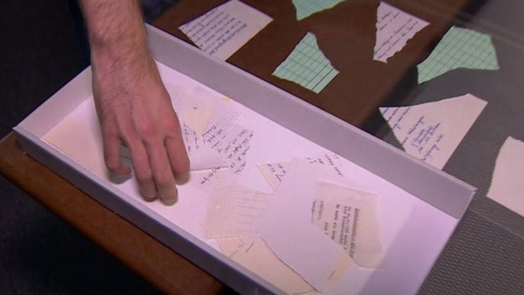 The computer that can piece together Stasi documents - BBC News