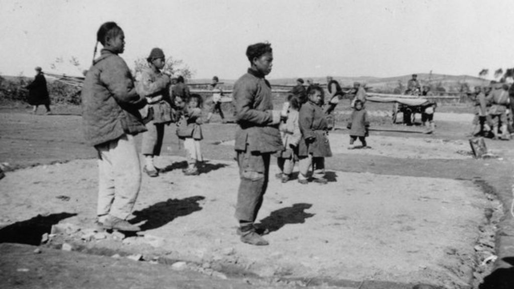 Chinese World War One workers remembered in Liverpool - BBC News
