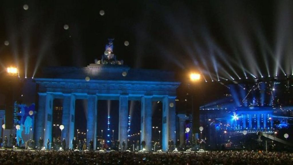 Berlin Wall: Thousands of balloons released to mark fall - BBC News