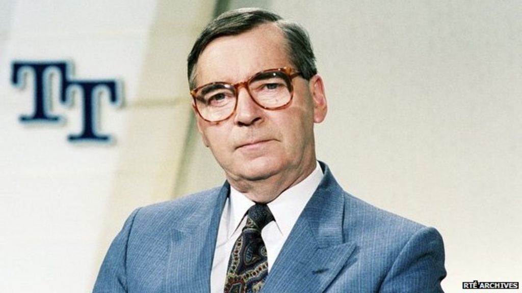 Brian Farrell: Former RTÉ broadcaster has died - BBC News