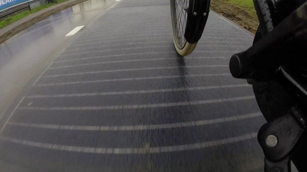 Solar cycle path opens in Netherlands - BBC News