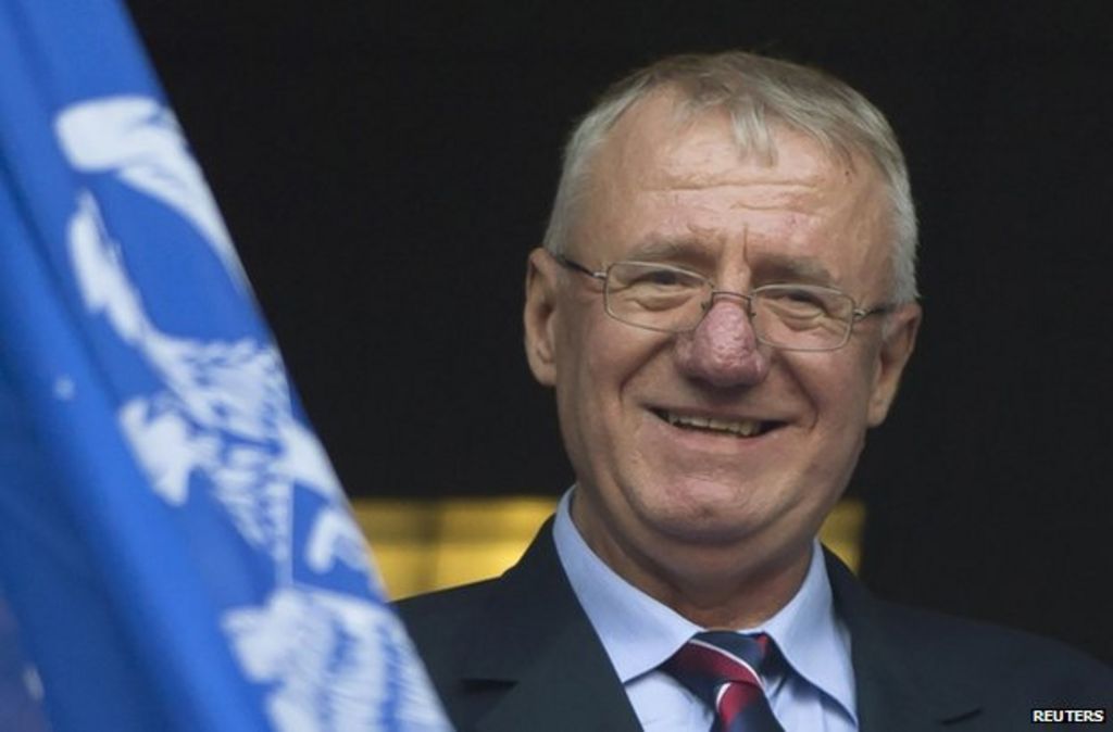 Vojislav Seselj war crimes trial: Suspect back in Belgrade - BBC News