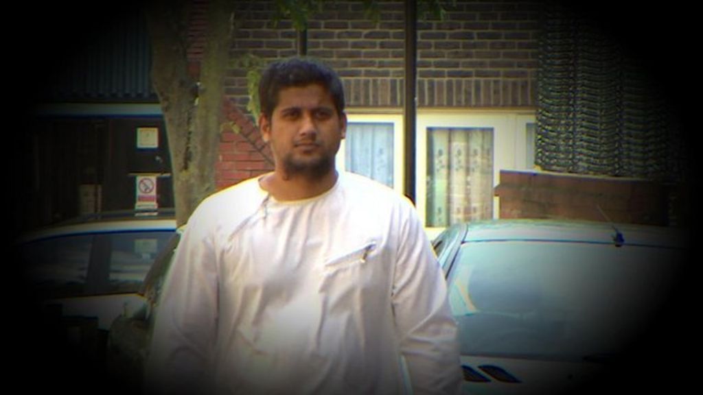 Terror suspect Abu Rumaysah leaves UK despite ban - BBC News