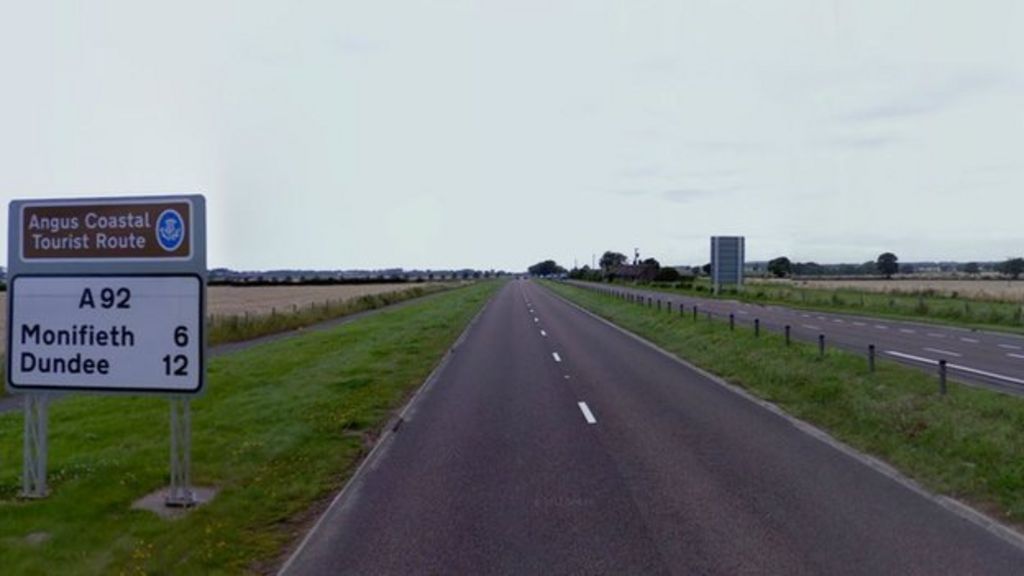 Racer hit 100mph on A92 Dundee road with toddler in car - BBC News