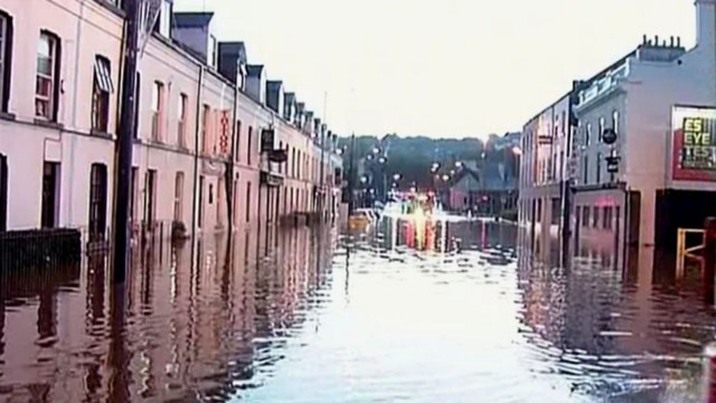 Heavy rain causes flooding across Northern Ireland - BBC News