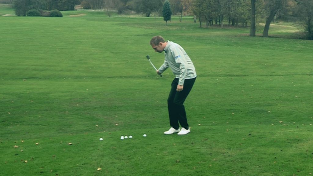 Jason Palmer admits one-handed chip gets 'funny looks' - BBC Sport