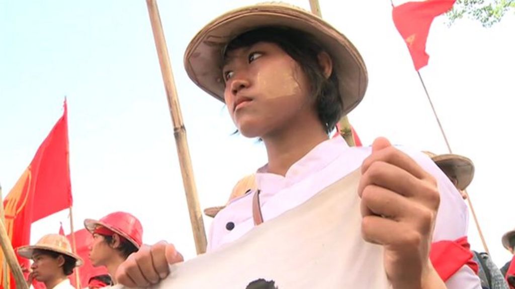 Myanmar students protest against education bill - BBC News