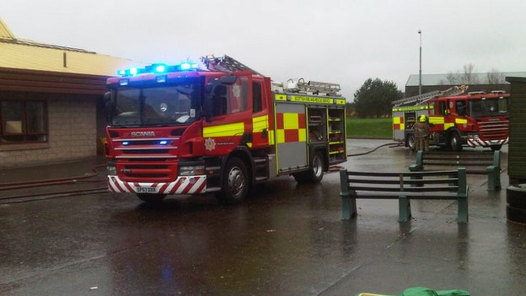 Brechin's Andover Primary school evacuated after fire - BBC News