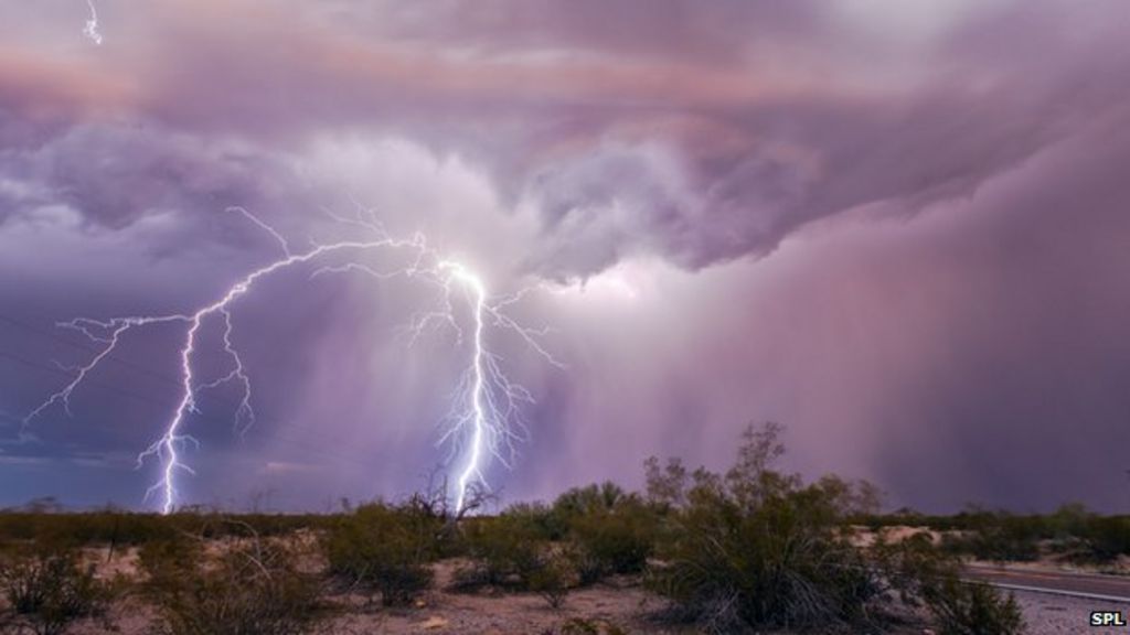 Sun's magnetic field boosts lightning strikes across the UK - BBC News