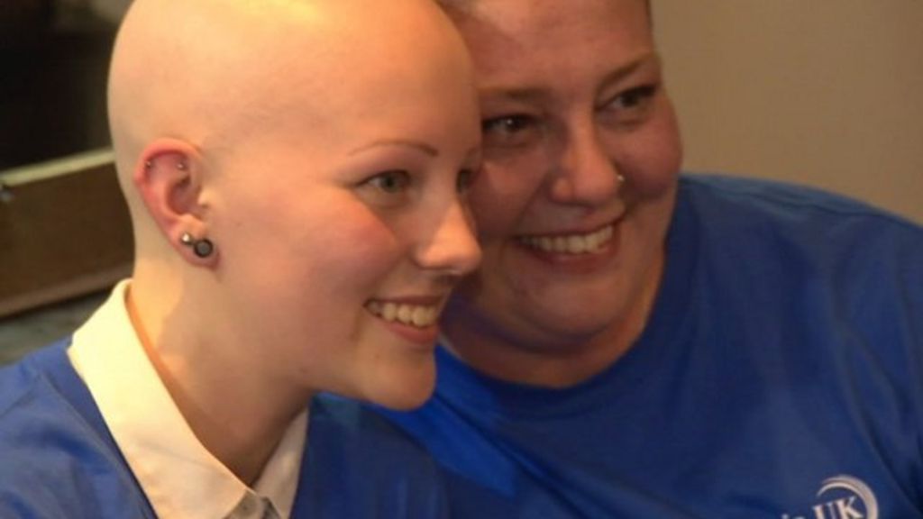 Mum cuts off hair for daughter's wig - BBC News