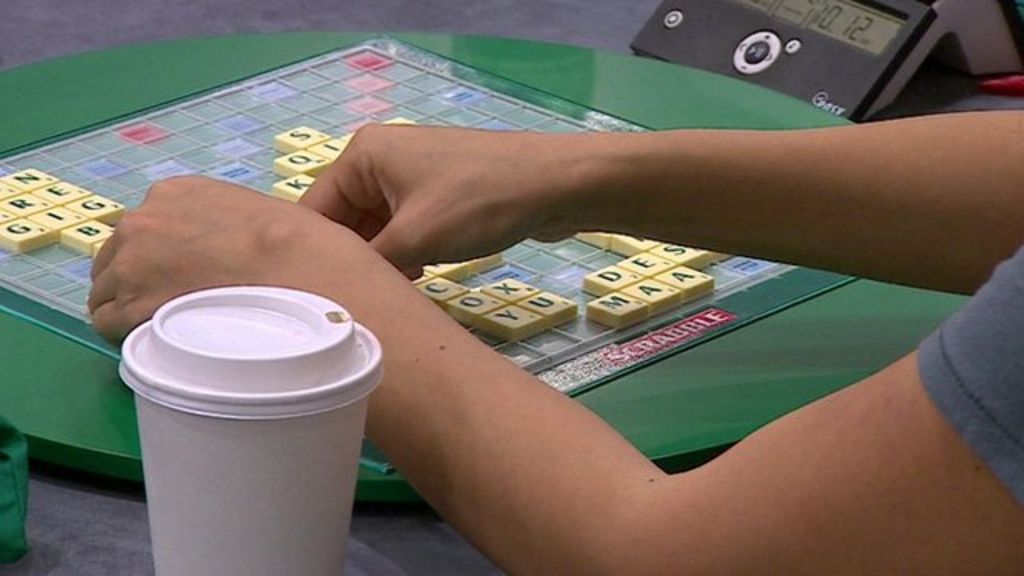 Scrabble players compete in London tournament - BBC News