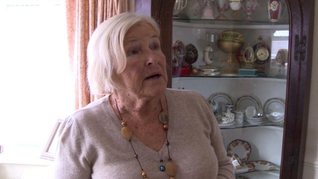 'Easy to be deceived' by conman Martin Evans - BBC News