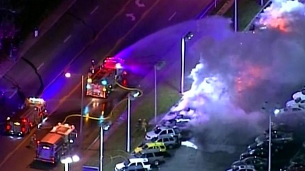 Michael Brown shooting: Aerial video shows Ferguson unrest - BBC News