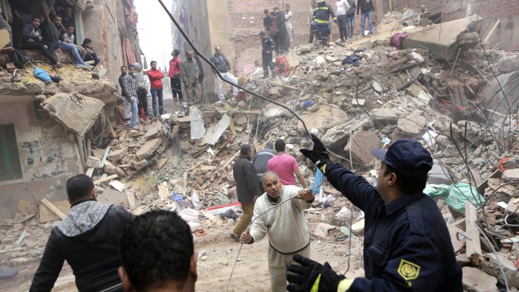 Cairo building collapse leaves 17 dead - BBC News