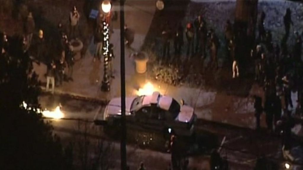 Police car in Ferguson torched by protesters - BBC News