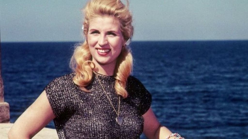 Sabah, Lebanese singing legend, dies aged 87 - BBC News