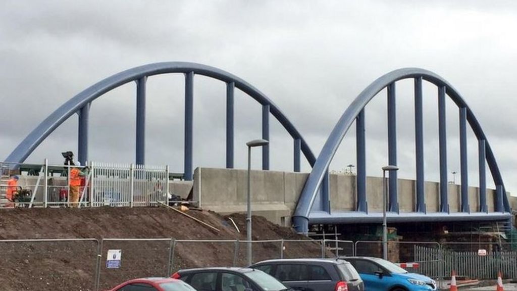 London Road bridge in Derby opens after £7m revamp - BBC News